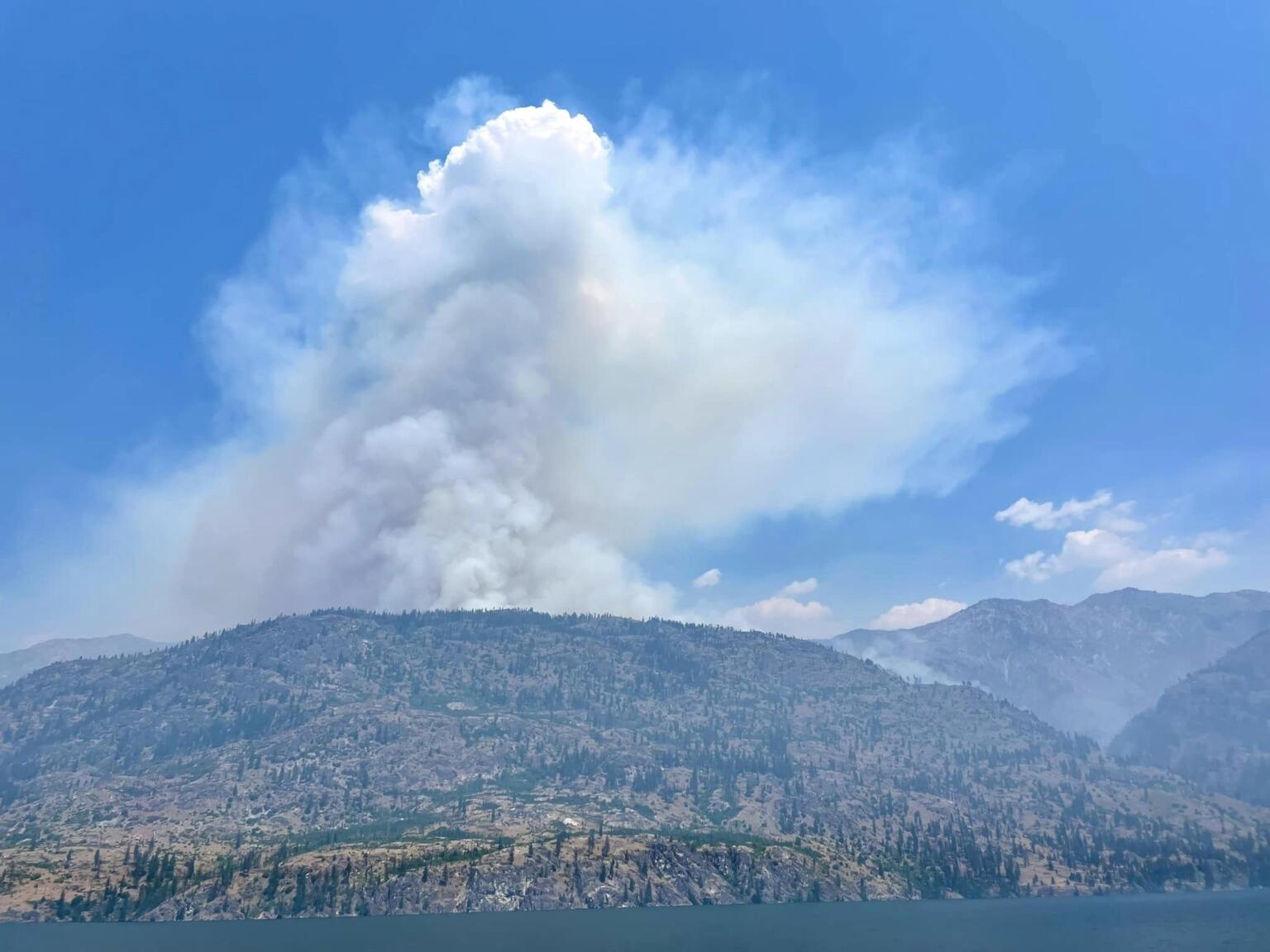Growing Pioneer Fire prompts evacuation orders on north shore of Lake ...