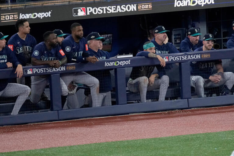 Northwest Sports Update: MLB owners formally propose salary cap, Apple ...