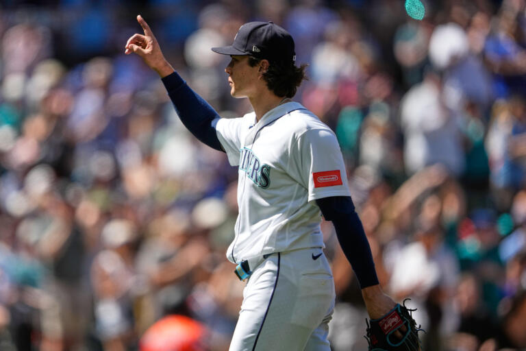 Bryan Woo throws 7 scoreless innings as the Mariners beat the Orioles 3 ...